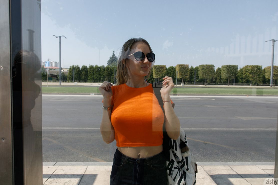 Victoria Minina και Diana Sedova, δυο καυτά πουτανάκια, βγήκαν βόλτα ...